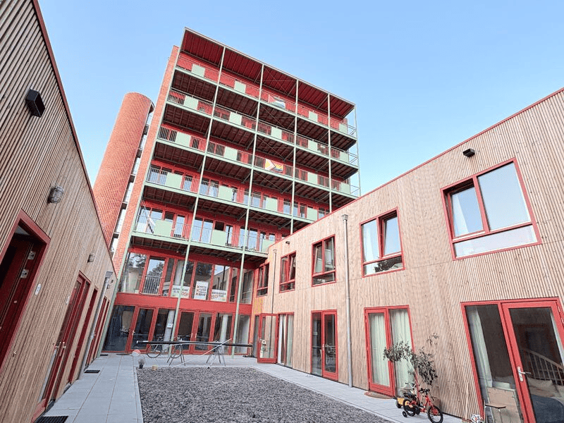 Een mijlpaal voor Amsterdam: Wooncoöperatie De Nieuwe Meent opgeleverd ...